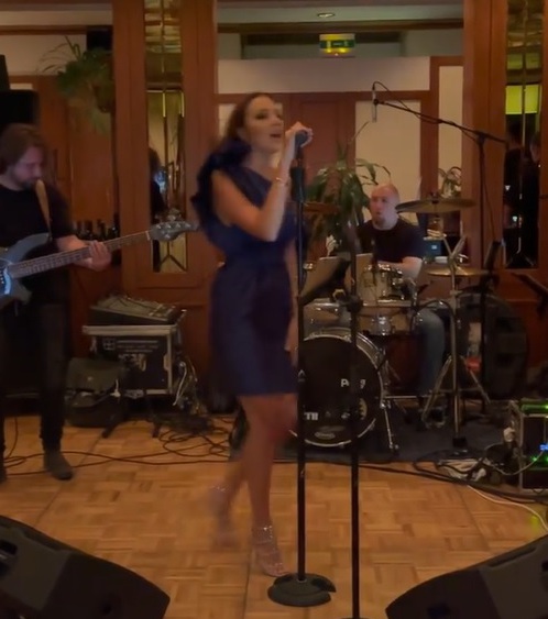 Снахата на Лепа Брена пее тайно за наш милионер